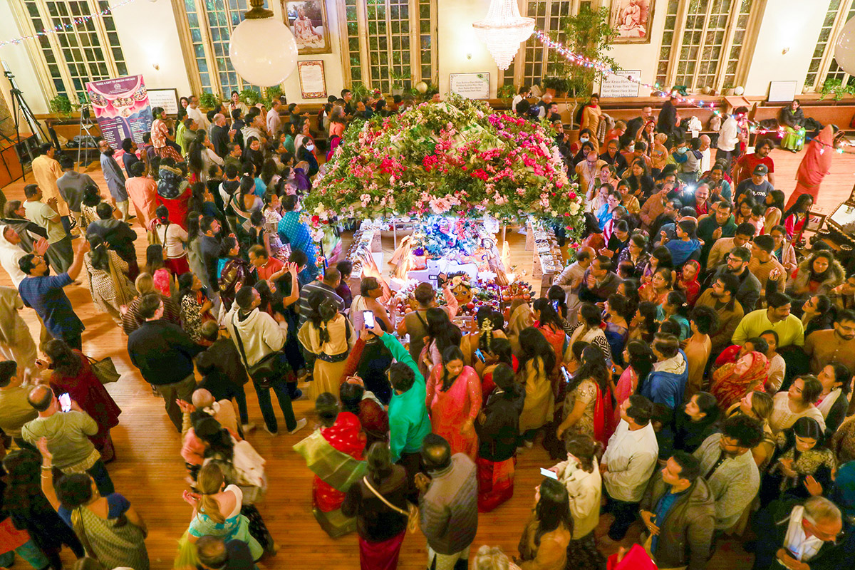 ISKCON Chicago Celebrates Govardhana puja and Diwali. – Asian Media USA